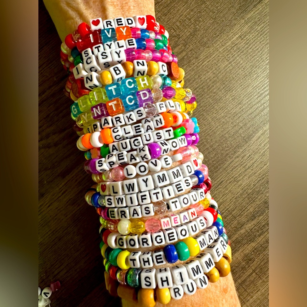 15 Random Taylor Swift Inspired Friendship Bracelets - Gem